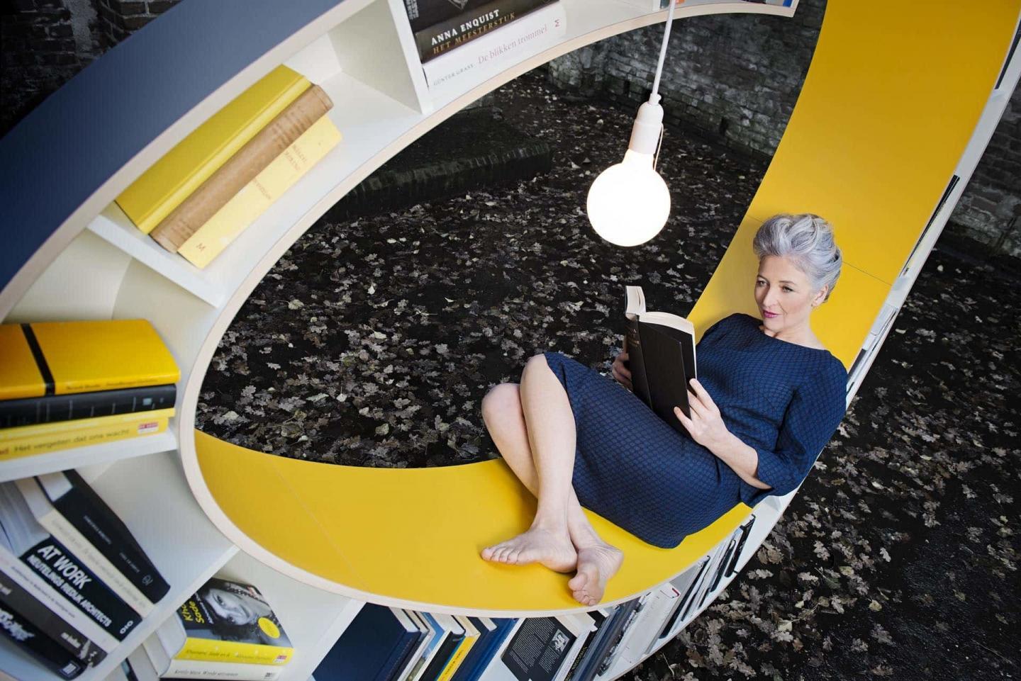 Bookworm la libreria con la seduta incorporata by Atelier 010 - Design Miss